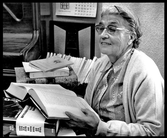 Maria Moliner: la labor intelectual como bibliotecaria, filóloga y ...